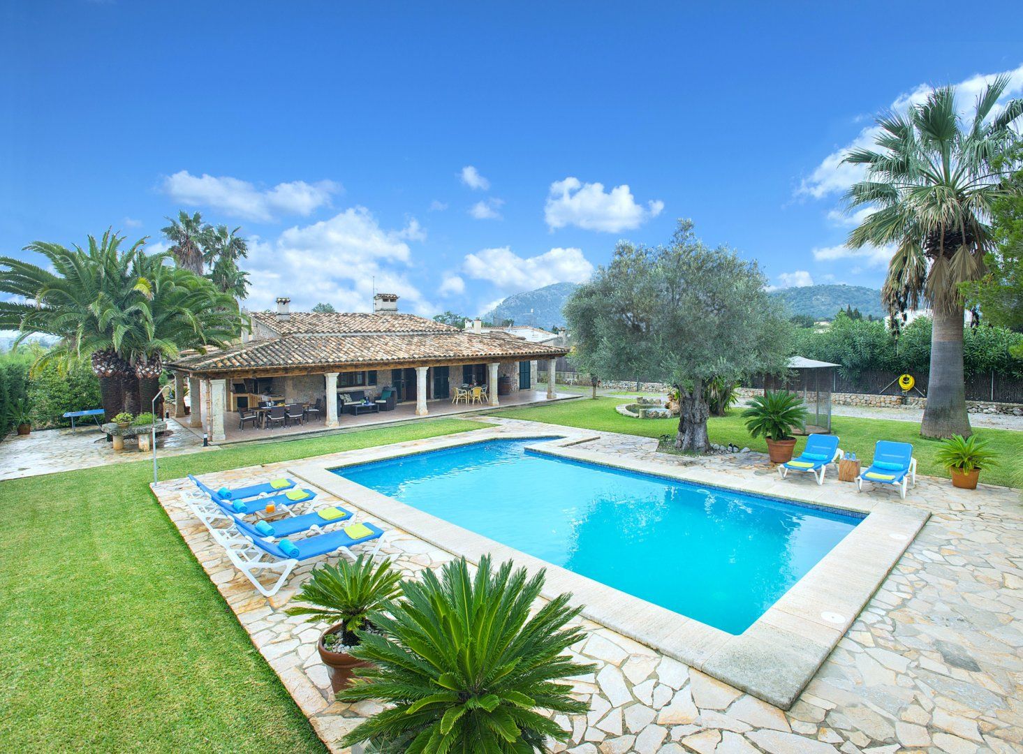 Emerald Eyes | Luxury Villa in El Vilà, Spain - Fivestar.ie