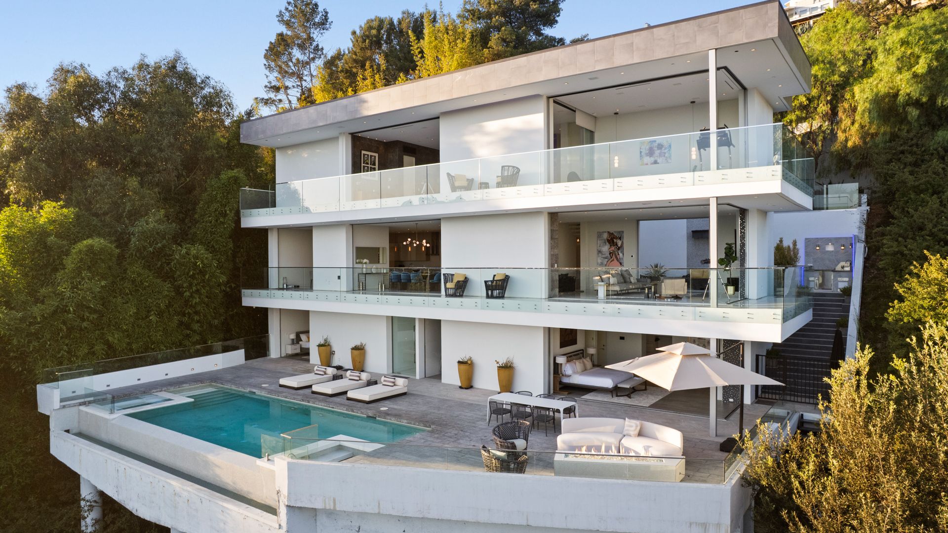 Front Row Mulholland | Luxury Vacation Rental in Los Angeles, USA ...